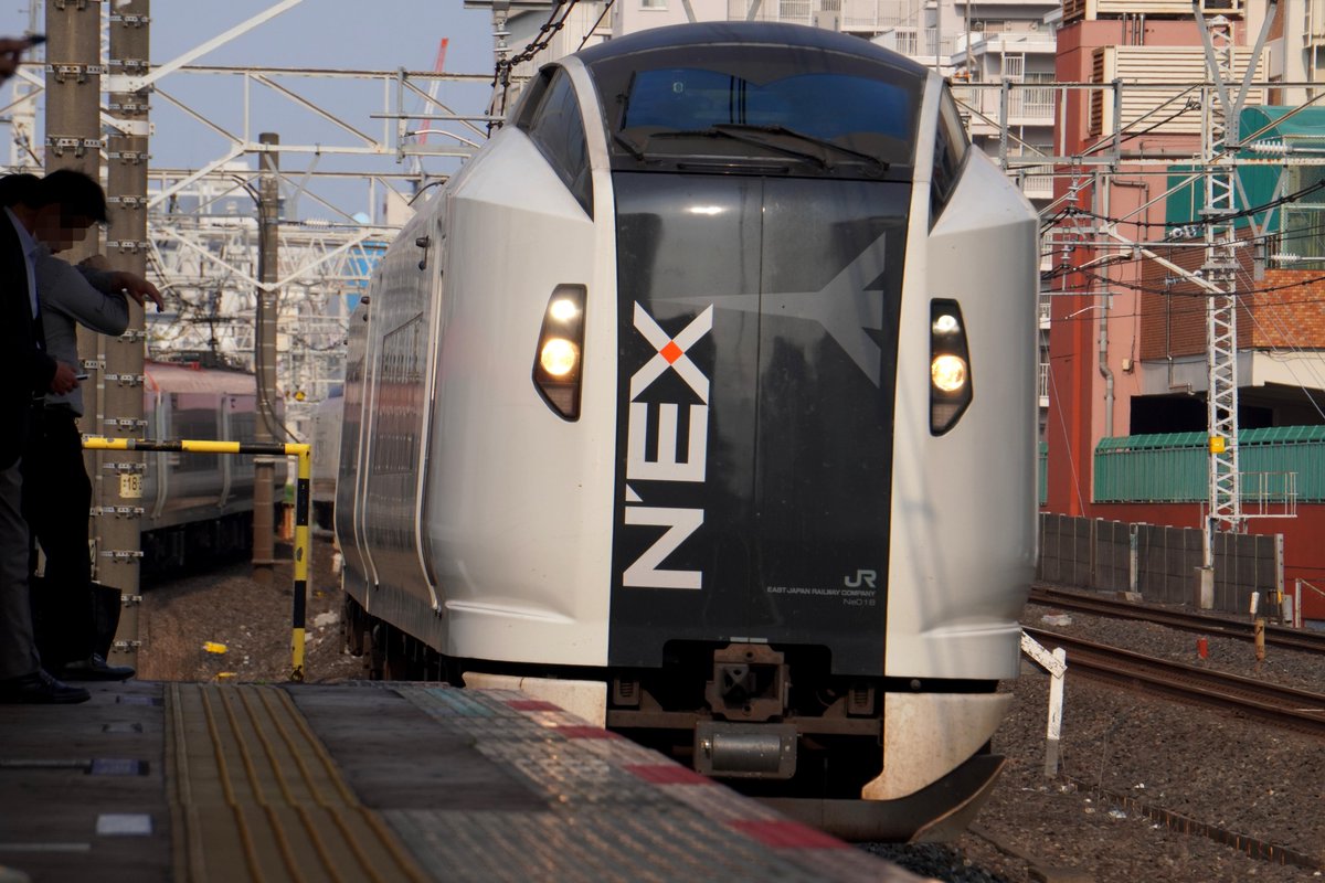 ヂーゼル機関車《masashi》 on Twitter: "おはようございます(:D)┓ 【錦糸町駅】E259系成田エクスプレス／255系しおさい【秋葉原駅】E257系新宿さざなみ【新宿駅 ...