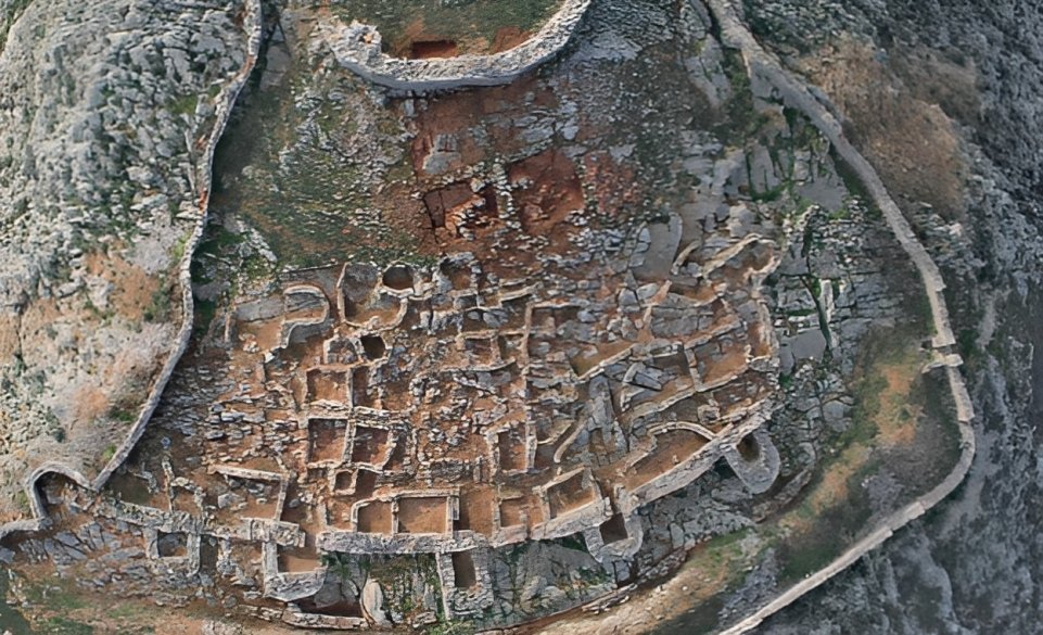 1/ Although during the Final Neolithic fortified structures are limited ...