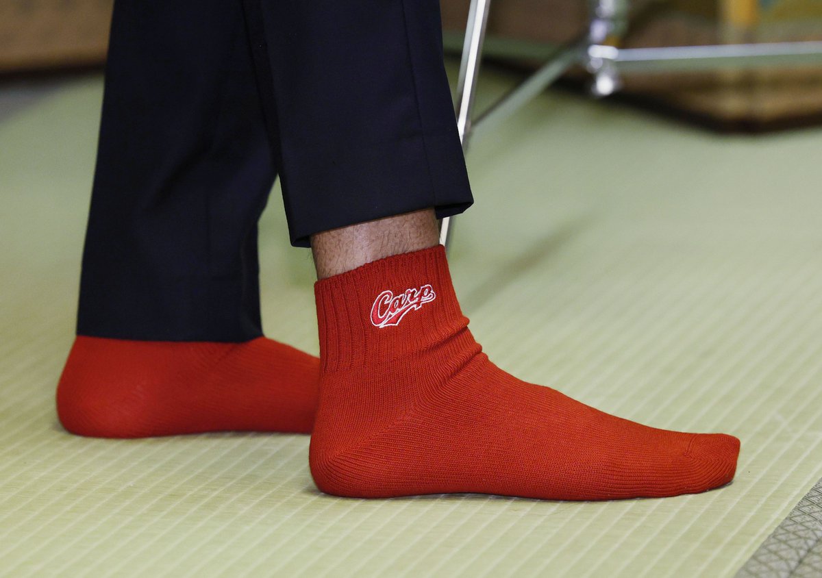 産経ニュース on Twitter: "【読まれています】 スナク英首相「カープの靴下」で会食 https://sankei.com/article/20230518 ...