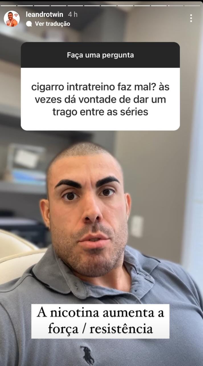 Tupac Fumando Cigarros