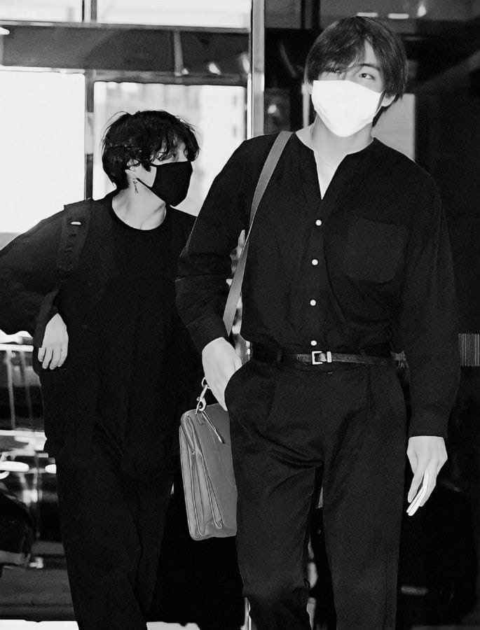 𝘿𝘼𝙍𝙆 𝘽𝙊𝙎𝙎⁷ On Twitter Taekook Taekookau — тэ можешь идти помедленнее — это аэропорт а не