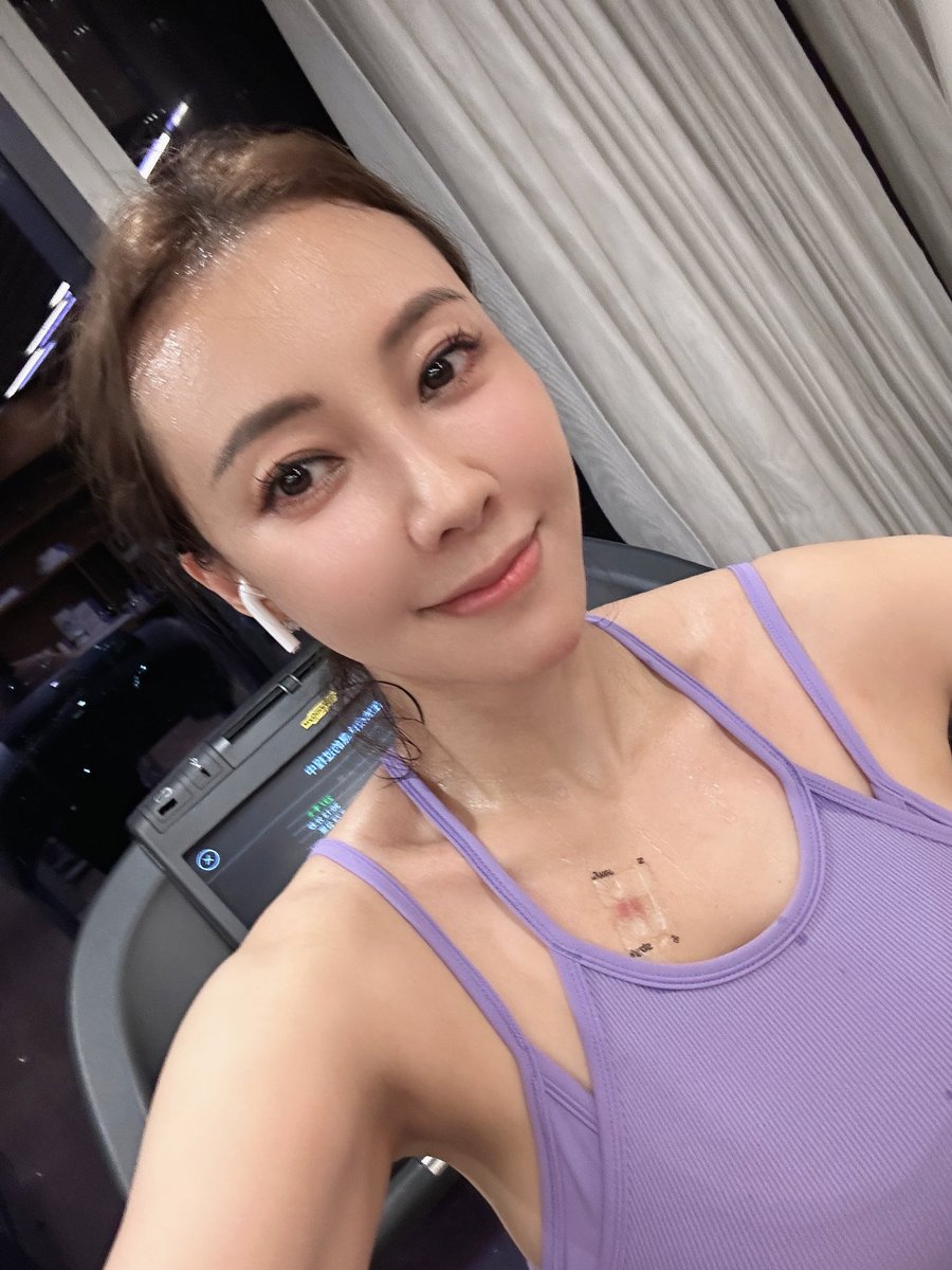 恢复健身的一天又一天！保持90几斤的体重加上22%左右的体脂率真的是需要惊人的意志力，奶茶一年才能喝上几杯，每喝一听雪碧都觉得要去跑三公里 ...