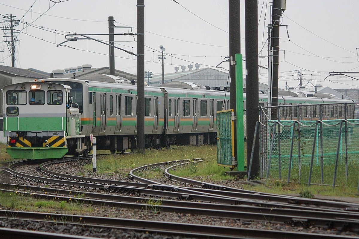 みっちょん on Twitter: "秋田総合車両センターに入場したE231系S-14編成 速やかに構内入換の上EC整備室に入りました。"