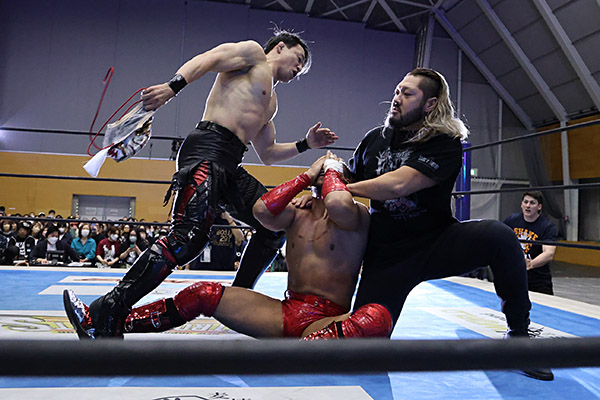 新日本プロレスリング株式会社 On Twitter ★第4試合 「aブロック公式戦」 ティタンvs Sho Evilの手助けでshoが3