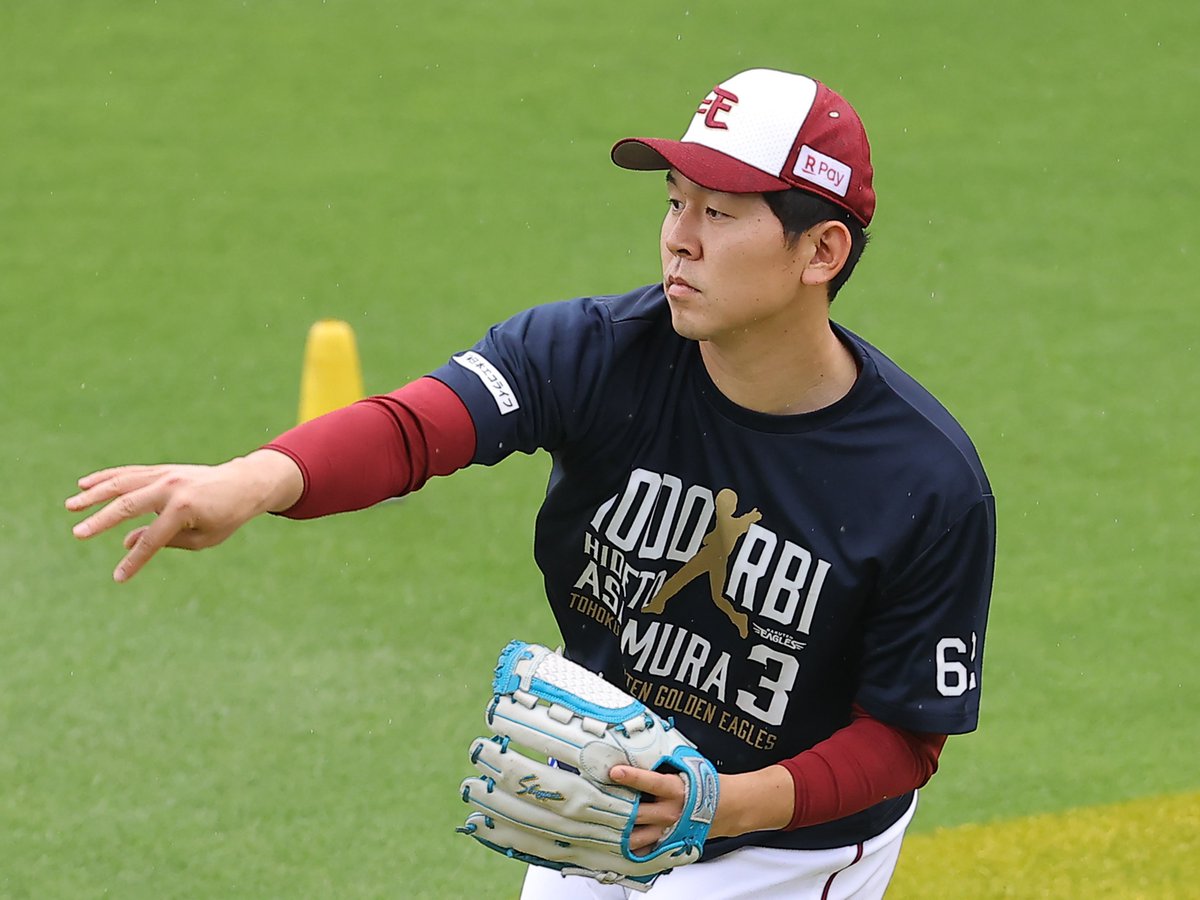 サンスポ×EAGLES on Twitter: "【楽天ｰロッテ】 19日、西口直人投手に愛ある「喝」を入れる則本昂大投手（本気の蹴りではありませんでした）は、明日20日のスライド登板が決まっ ...