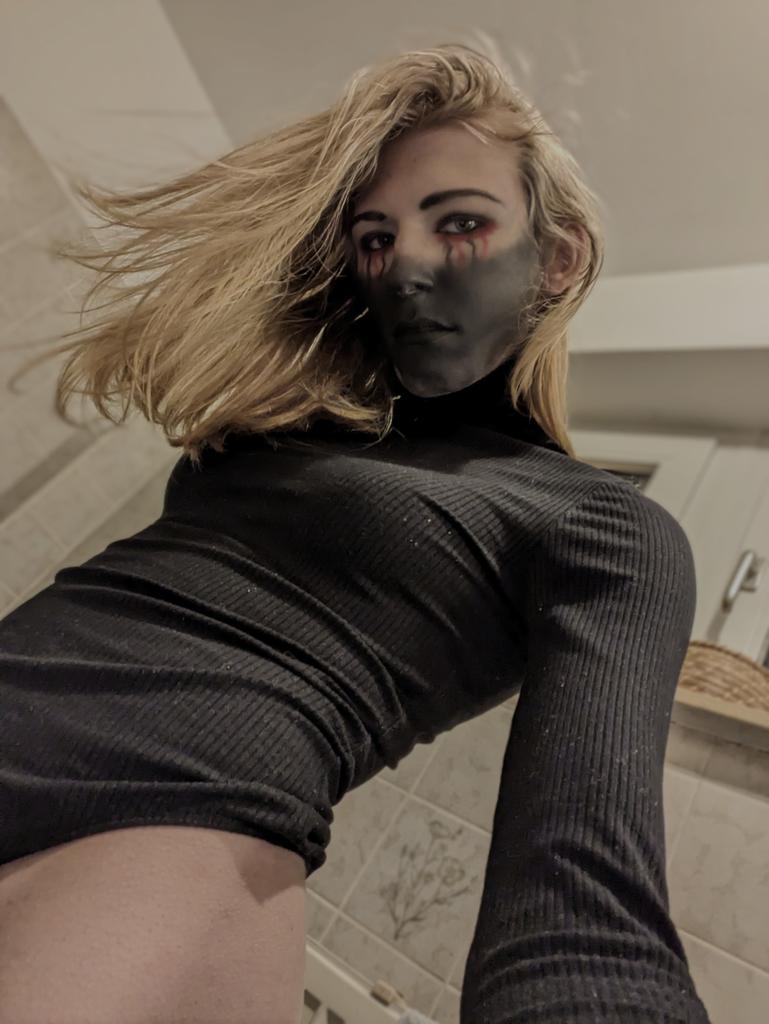 Lena 🌸 🤍 🏳️‍⚧️ on Twitter: "light mode // dark mode"