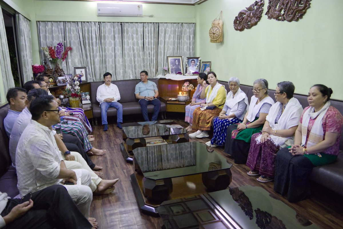 Pema Khandu པདྨ་མཁའ་འགྲོ་། On Twitter Paid My Humble Homage To Former