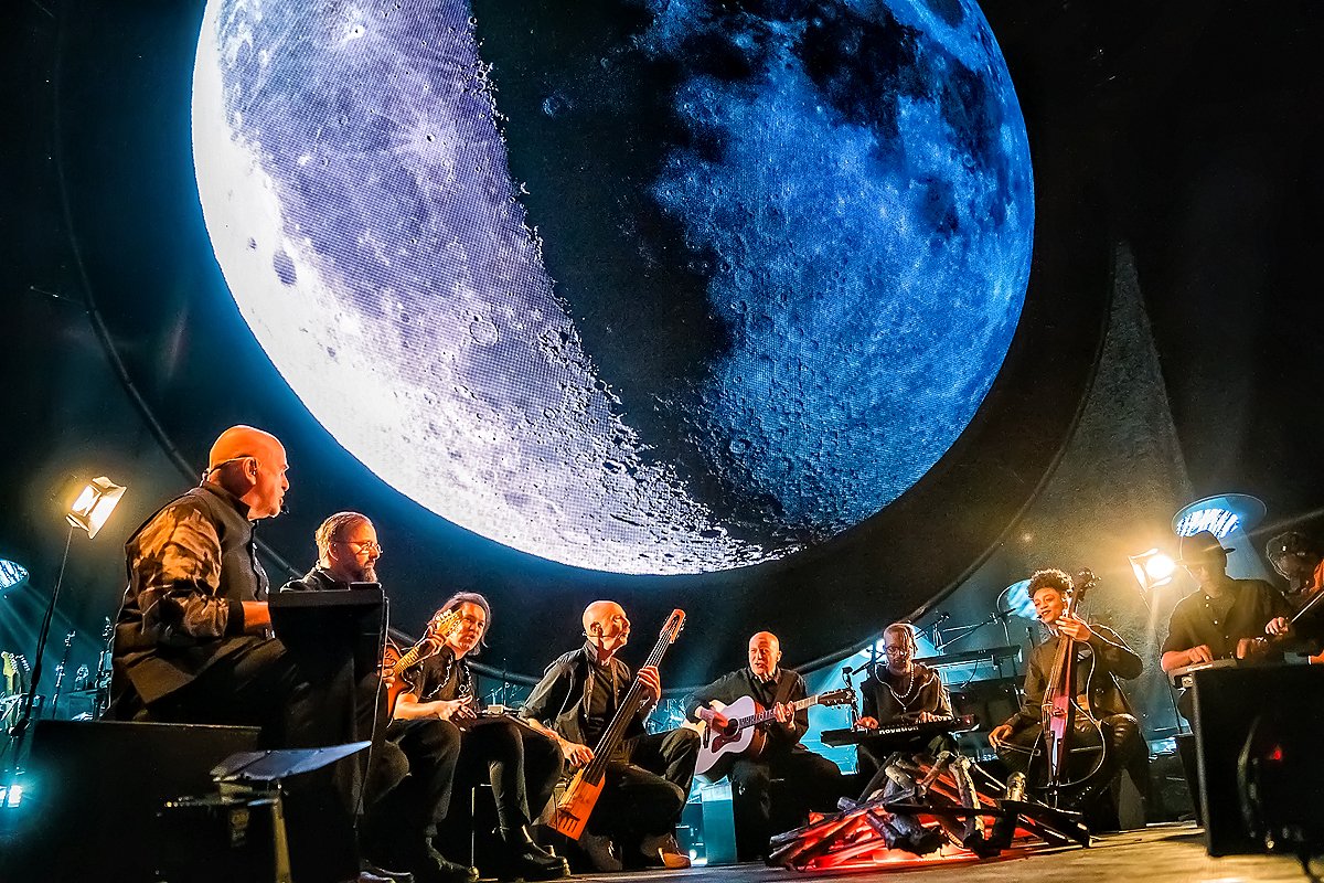 Peter Gabriel on Twitter: "We're off and running! Great energy in Kraków yesterday, so roll on ...