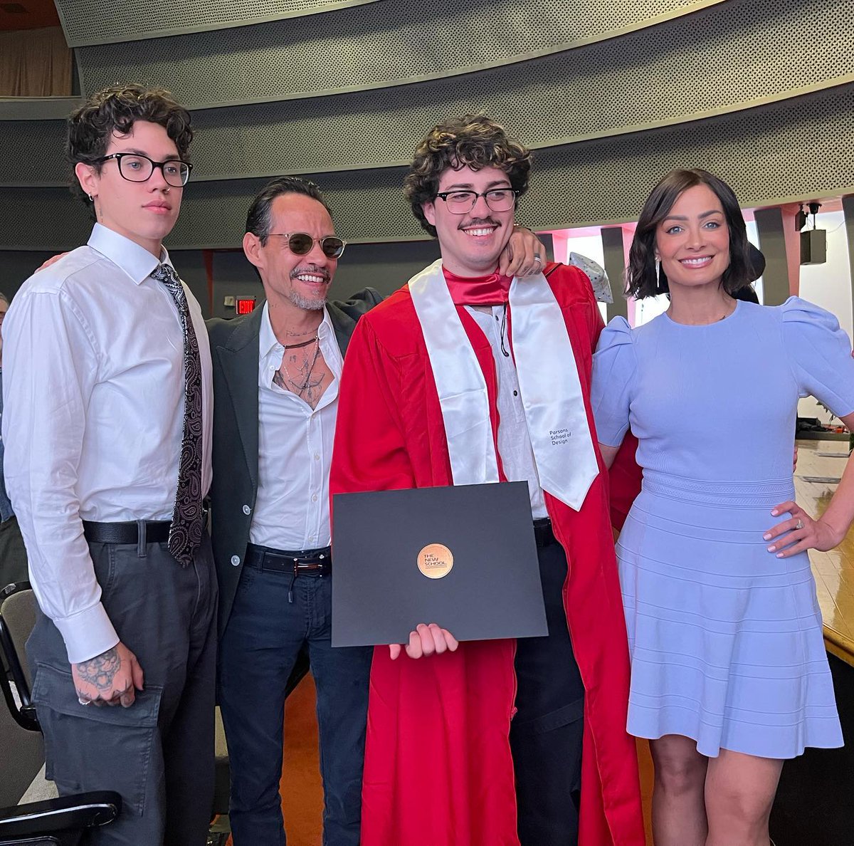 Univision on Twitter: "Dayanara compartió lindas fotos en la graduación de su hijo Cristian ...