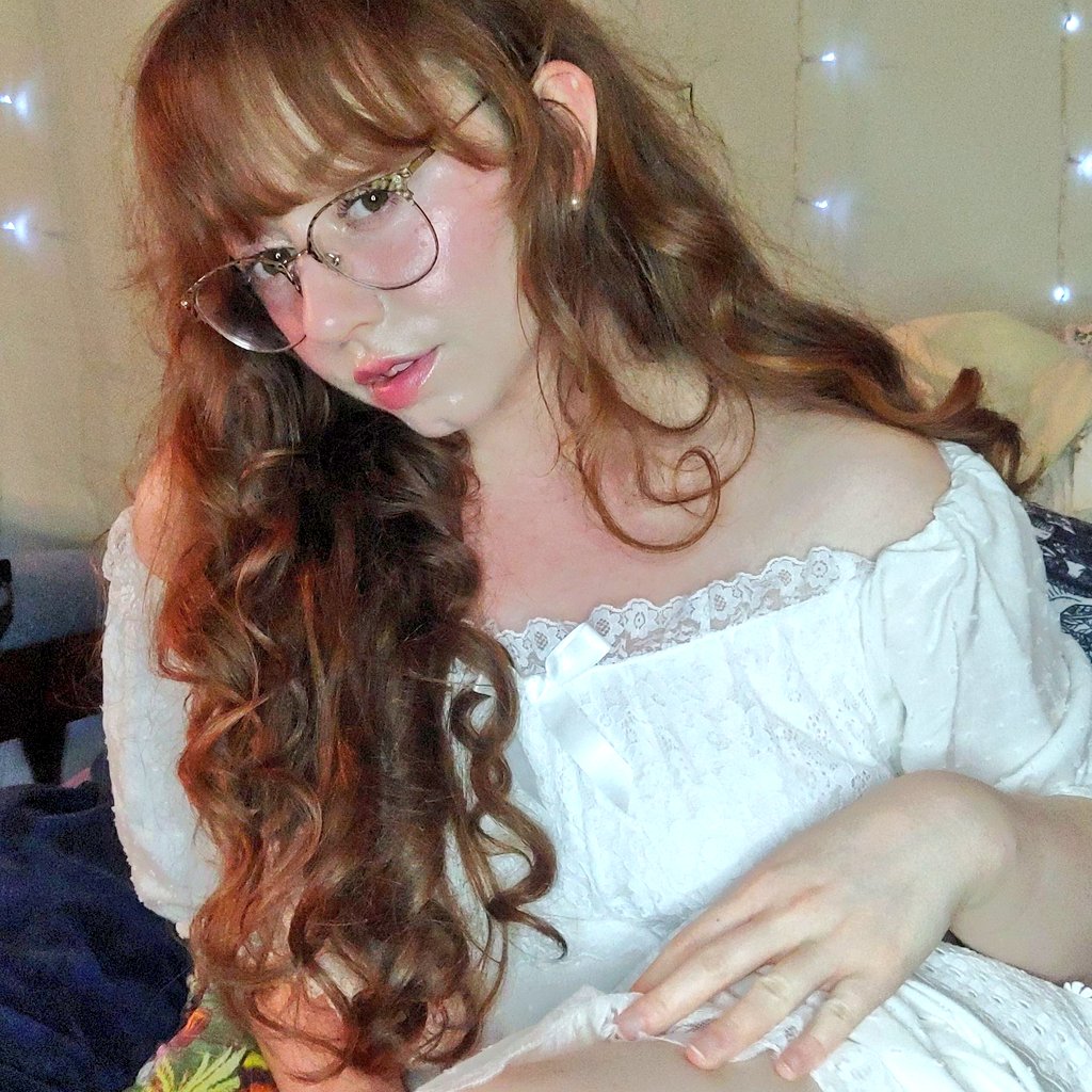 sandy frizzle ☭ on Twitter: "@MissGinaDarling Thigh thirst https://t.co/oXN7yBo5Ep" / Twitter