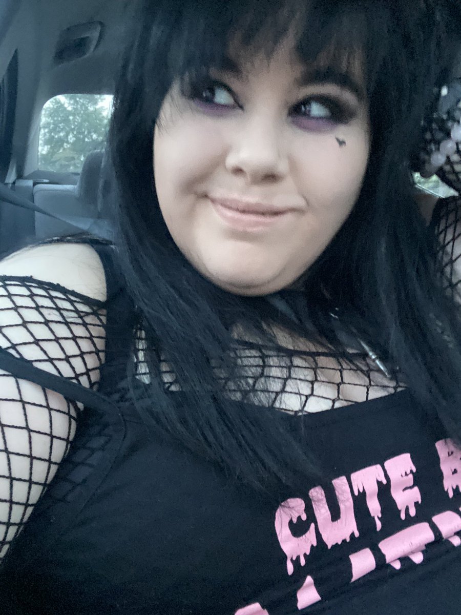 Mars!🏳️‍🌈 💕 on Twitter: "Living out my highschool emo fantasies tbh"