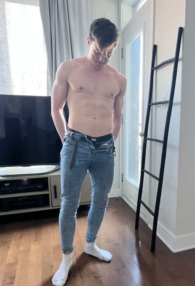 Hot Dudes Good Mood πΊπ¦ On Twitter Rt Thecaydenclay I Need Help