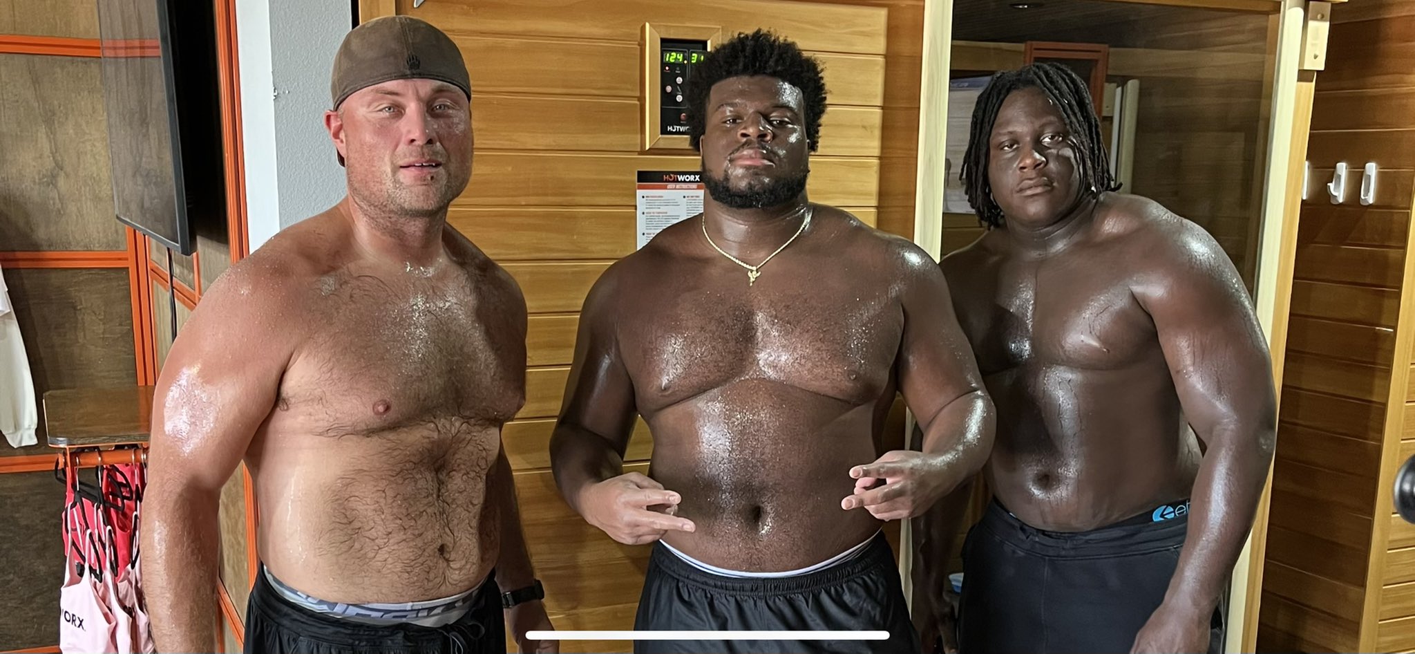 Nfl Offensive Lineman Shirtless
