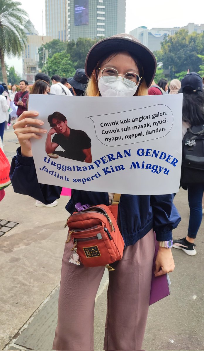 SUPER marin 𖧷 17 🐯 FML on Twitter: "Ketemu Carats di Women's March Jakarta berkat poster Mingyu ...