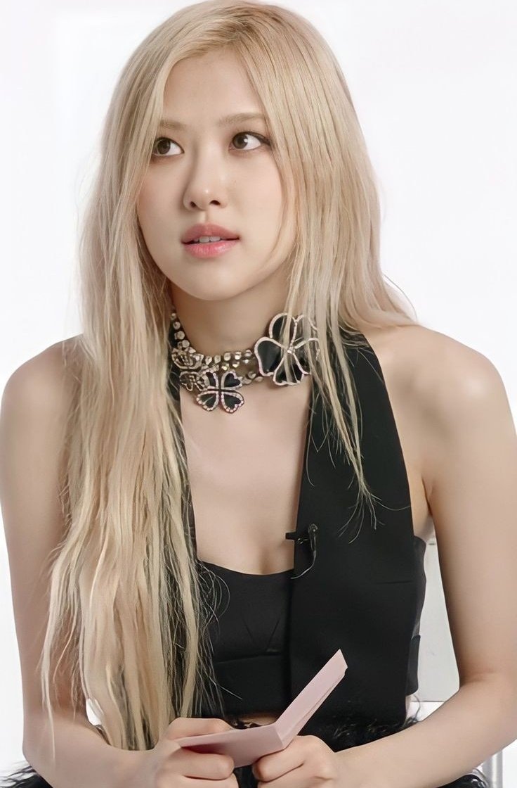 rosé at cannes on Twitter: "RT @ForeverRoseanne: End of discussion !! Only Rosé can 😌"