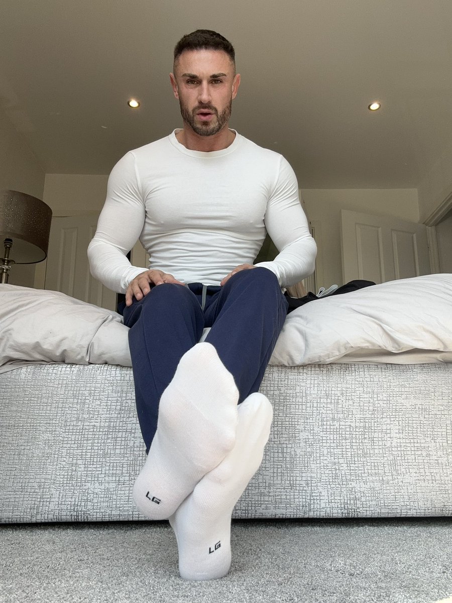 RT 4 FOOTMASTERS - THE 1st on Twitter: "RT @TheFindomKing: Fresh Nike new socks for the day ...