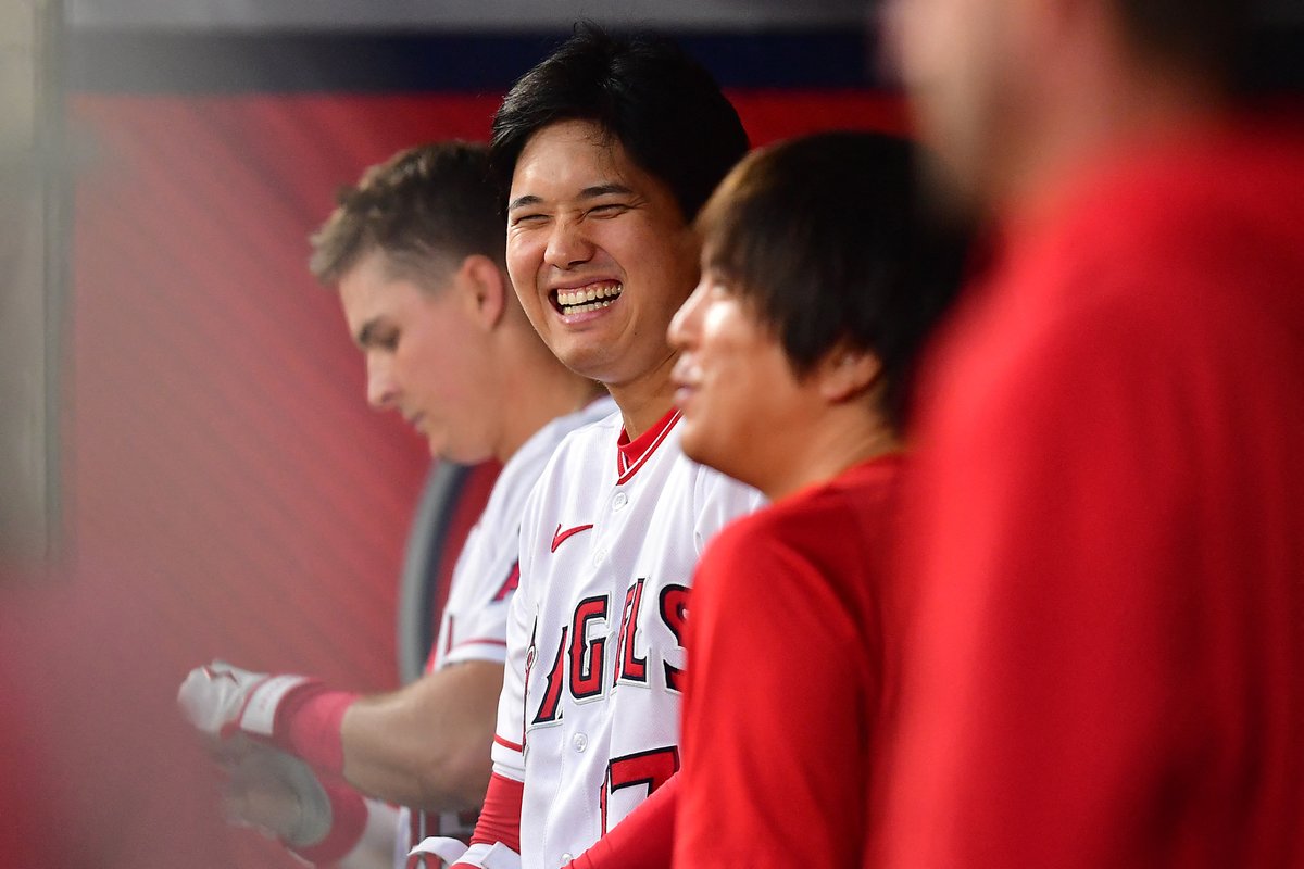 Full Count Mlb取材班 On Twitter ベンチ内で笑顔満開の エンゼルス 大谷翔平 投手😁😁 水原一平通訳となにやら談笑中🔥 2戦ぶりノーヒットでしたが、チームは