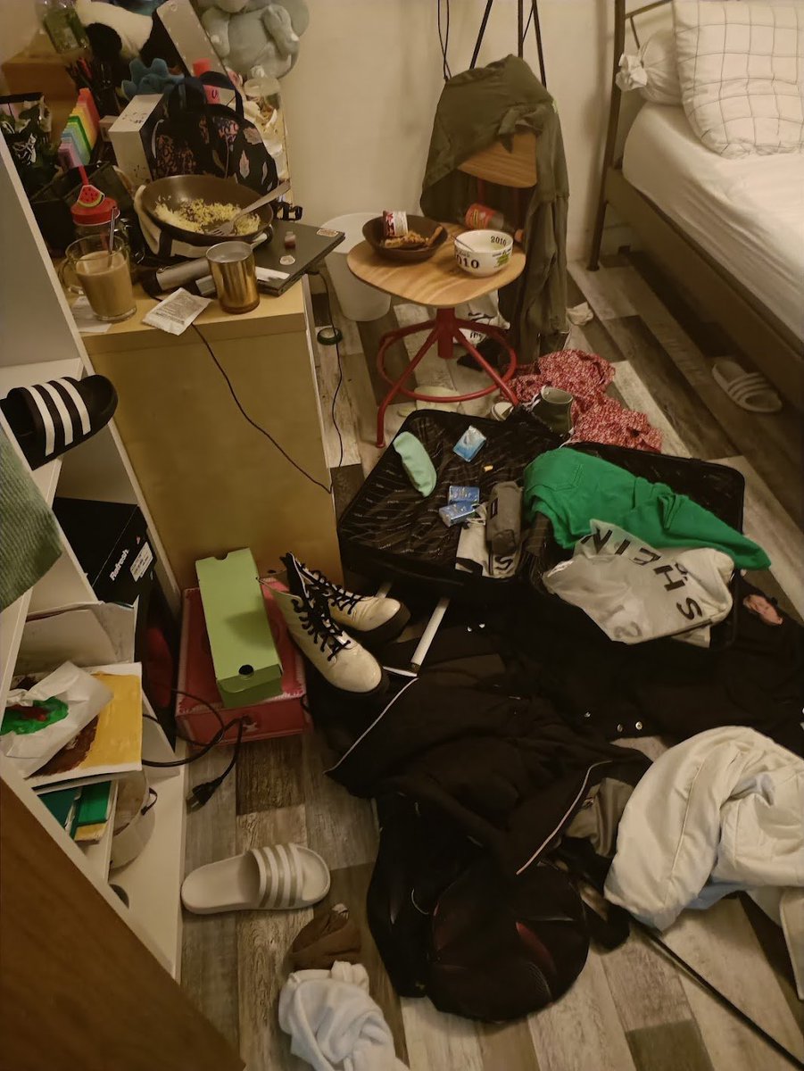 Cedric Guillemet on Twitter: "The baby and her room 10 years later. When did it go wrong