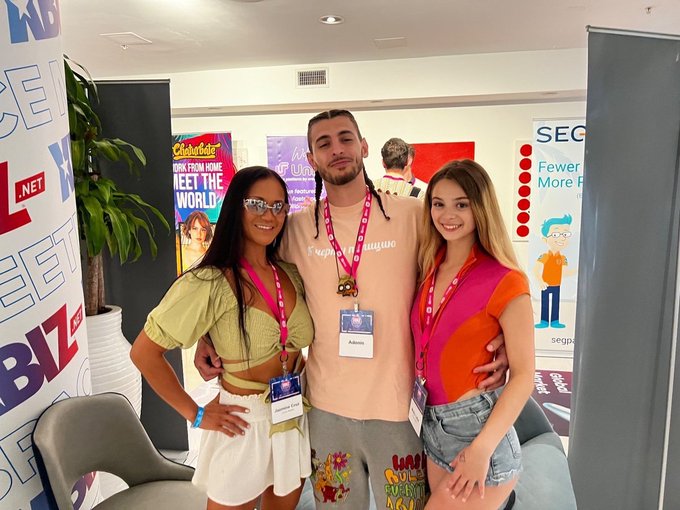 TW Pornstars - JazmineCruzOfficial Exxxotica Miami 2023. The latest ...