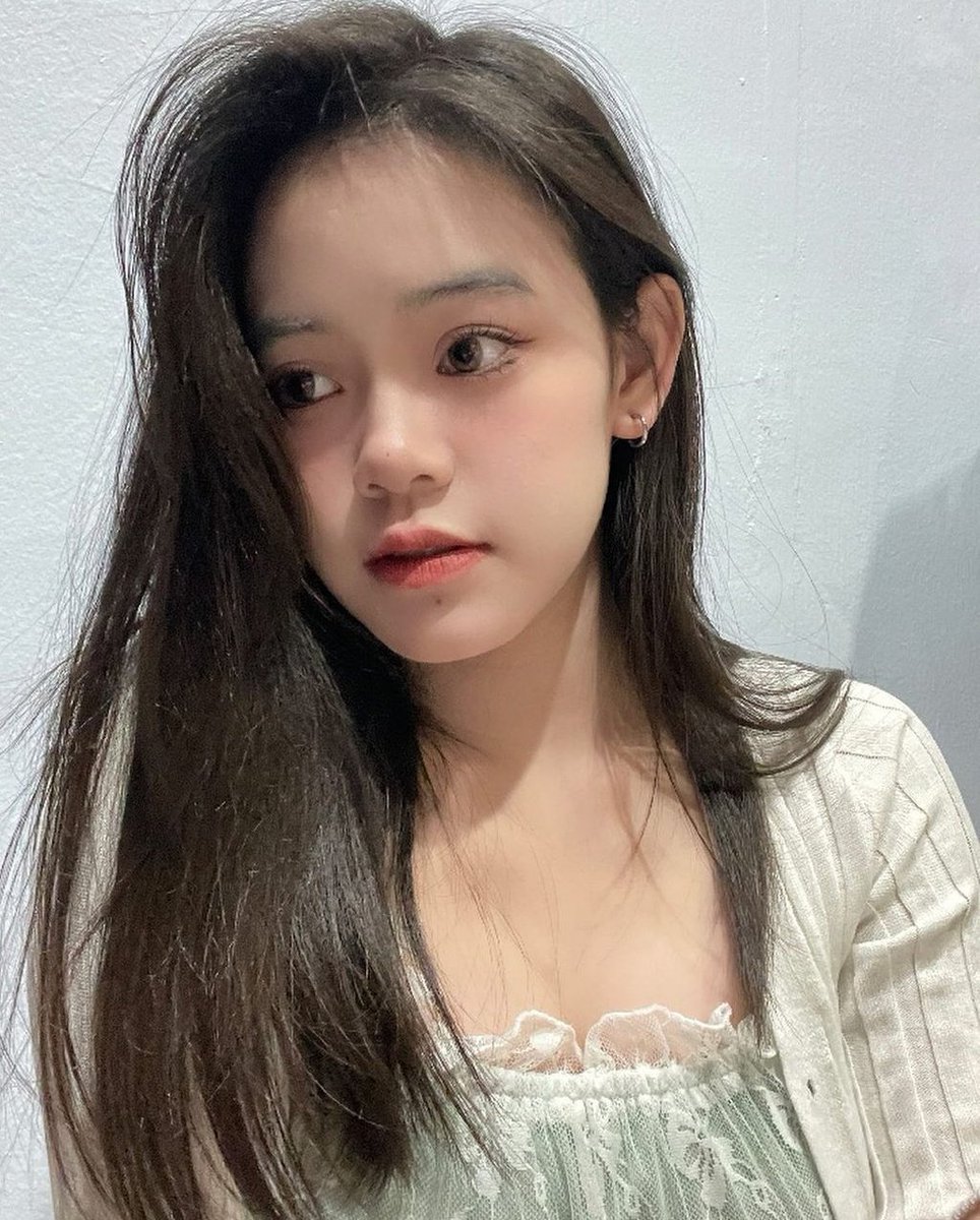 Ghost On Twitter 「 宝藏女孩系列」 纯情大奶的淫荡小妹