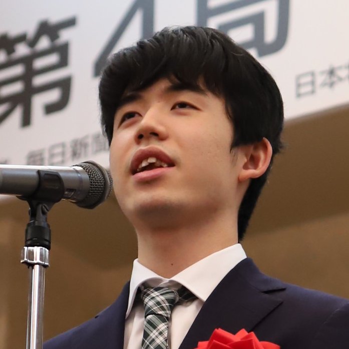 中日新聞 東京新聞 将棋【公式】 On Twitter 名人戦第四局の前夜祭が福岡県飯塚市で開かれました。藤井聡太六冠は「シリーズも中盤、一局一局が大事になる。より良い将棋にできるよう全力