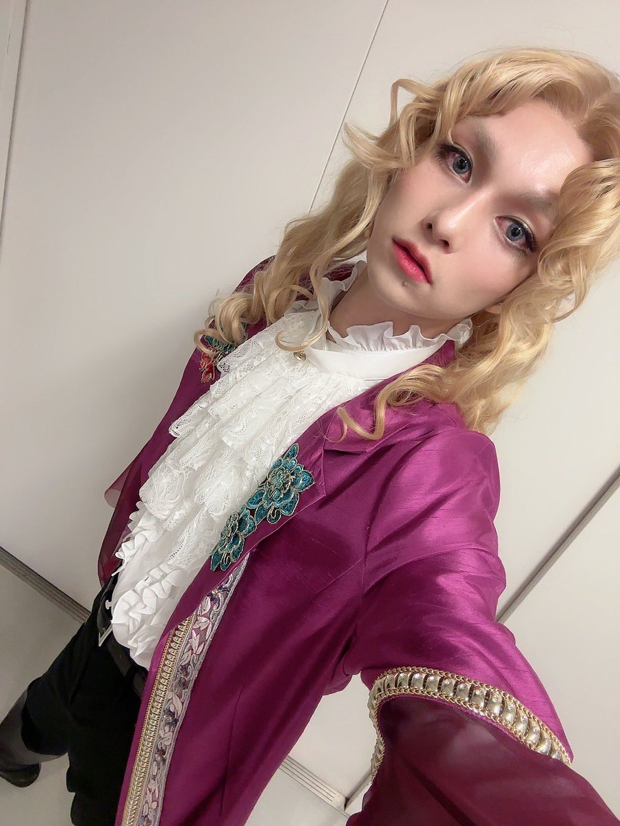 胡桃澪(新作はじめました) on Twitter: "RT @YUKI_SOLIDEMO: 伯爵衣装、パーティー衣装です 上品にエレガントに！！ シャツもアウターも素敵でした🌹 #エロイカより ...