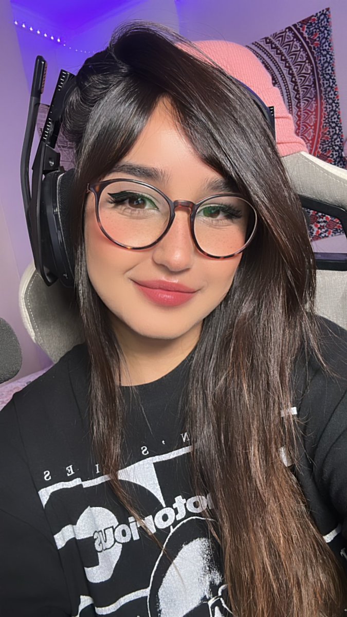 lazy on Twitter: "🔴STREAM ONNNN🔴 Seguimos con el roleito en los Bloods y charlamos un ratete🥰💜 ...