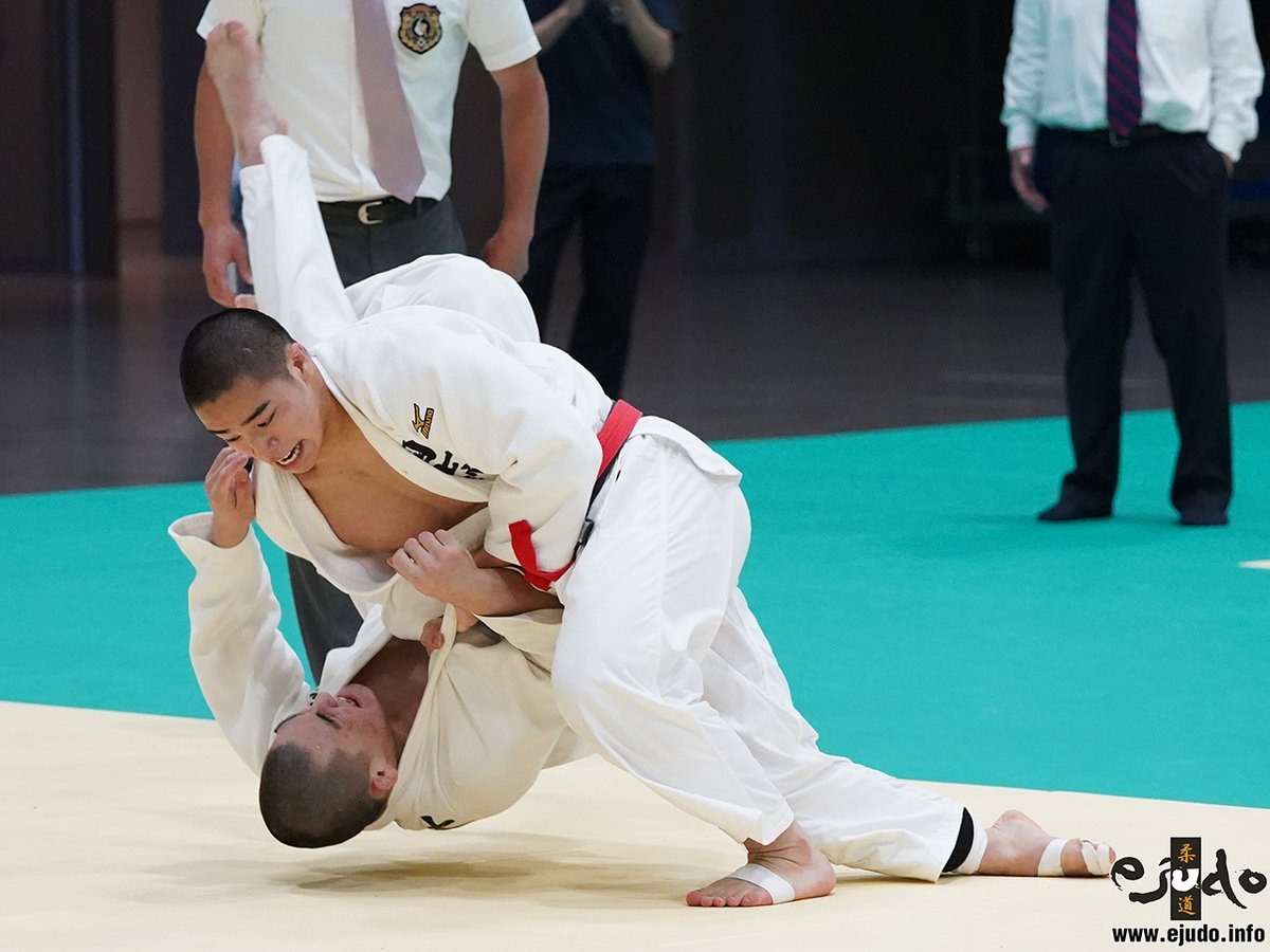 eJudo編集長 古田 英毅 on Twitter: "【写真】90kg級決勝、川端倖明が鏑木克優から背負投「一本」 https://ejudo.info/articles/8610 #柔道 ...