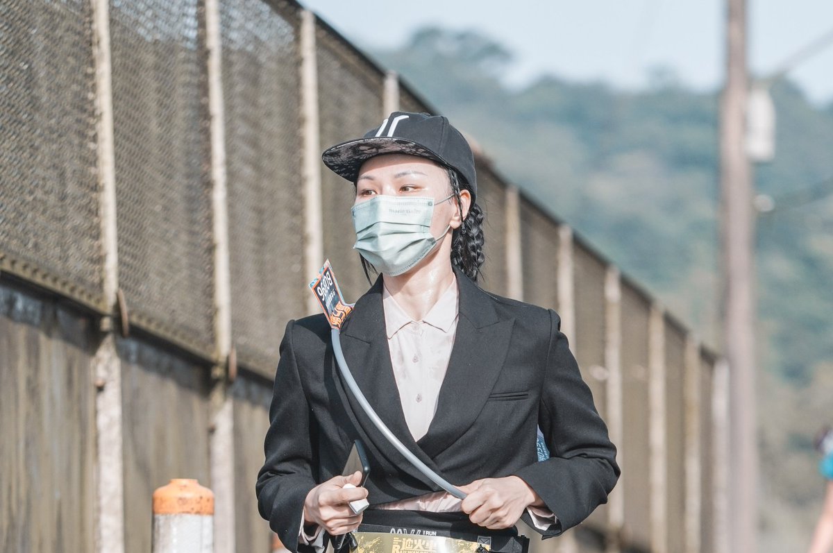 苡若Yi Ruo on Twitter: "520快樂🎉 看看馬拉松辮子頭拆下來 ㄋㄟㄋㄟ變什麼模樣(？🤪🤣 ️🧡💛💚💙💜 #不愧是獅子 #WildnNaughty"