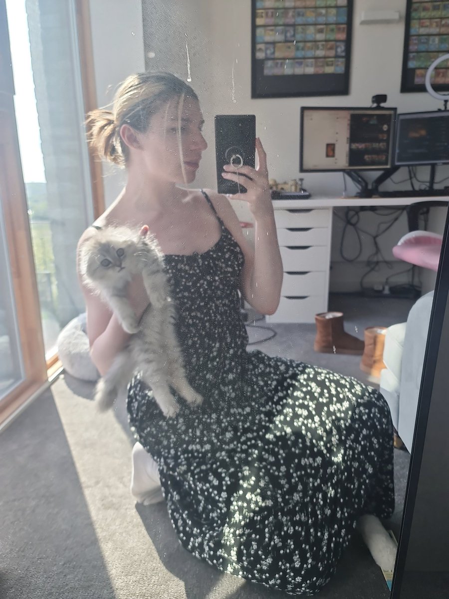 Izzy💫 E 💊 Girl ðŸ³ï¸â€âš§ï¸ On Twitter Why Does She Look Like That