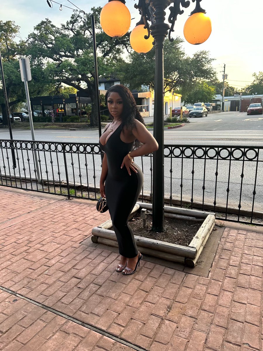 nyla. on Twitter: "Little black dress 🖤"