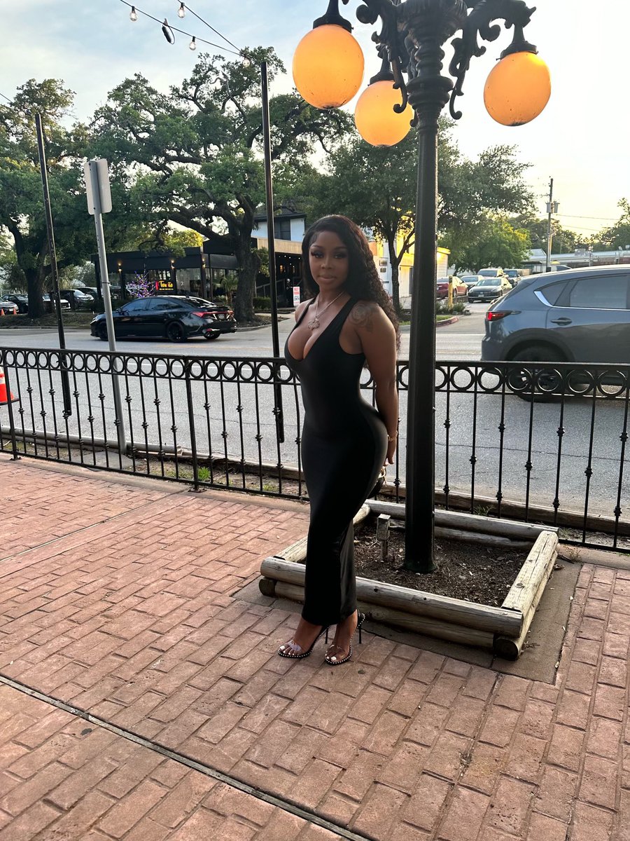 nyla. on Twitter: "Little black dress 🖤"