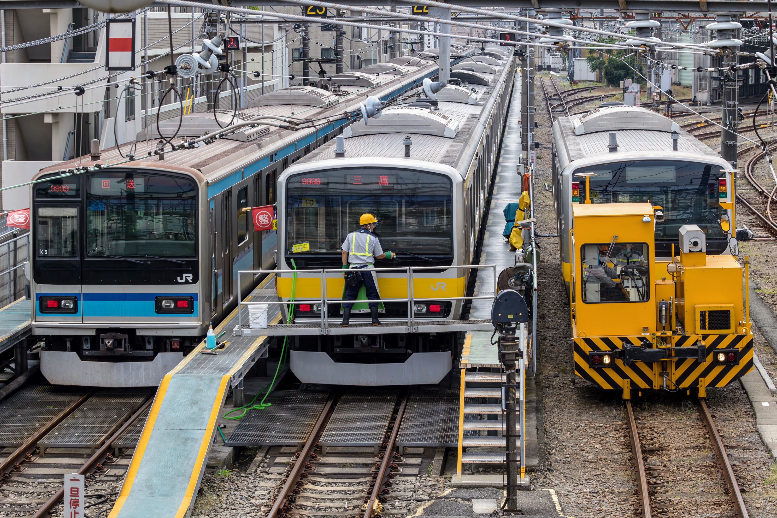 しぼりー on Twitter: "2023.5.21 E231系ミツB27編成 先週の人身事故で窓ガラスが破損したクハE231-27の窓ガラス交換が終了し、アントの牽引で再組成されました ...