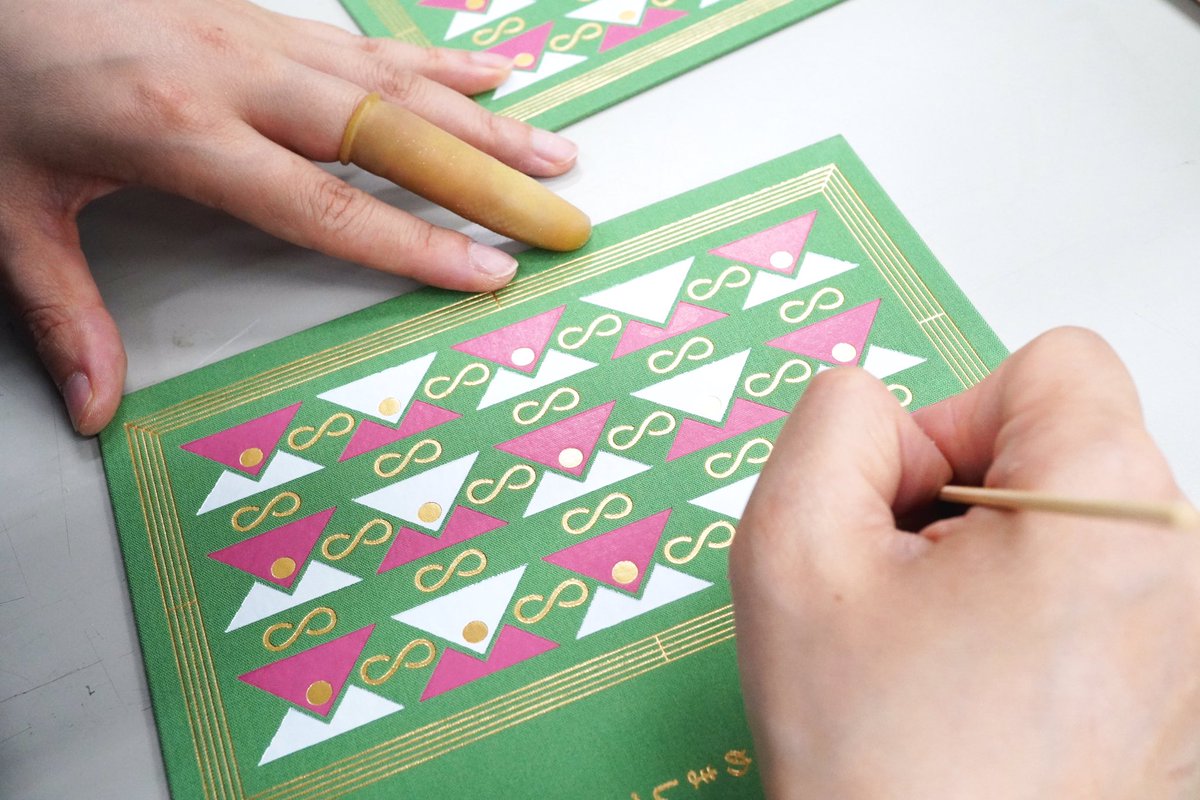 コスモテック【公式】 on Twitter: "RT @cosmotech_no1: 『 ざくろちゃん、はじめまして 』 特装版 表紙の箔押し加工は箔押し表現するうえで、明らかに難易度が高い ...