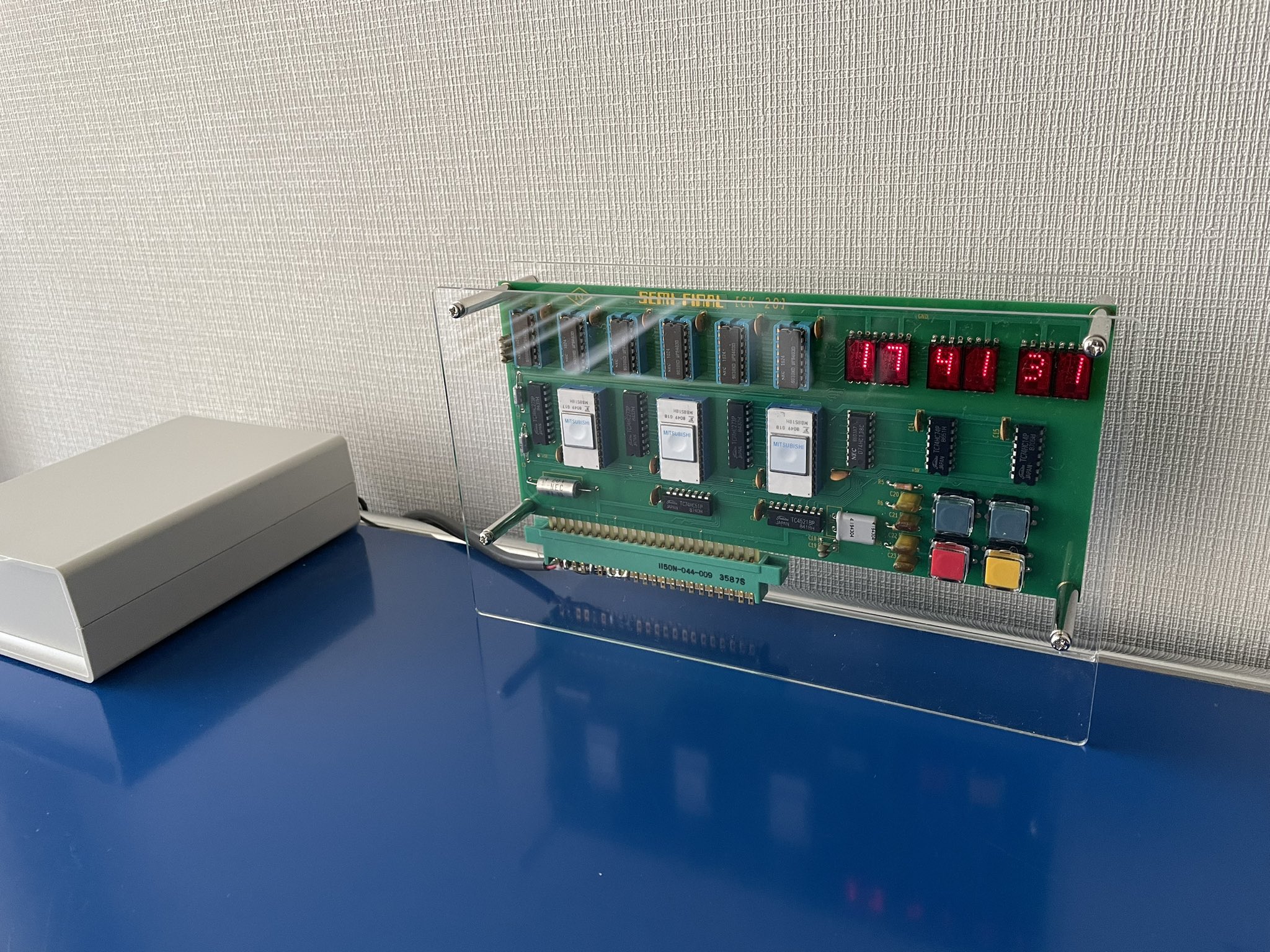 agedashi on Twitter: "デザフェスでめちゃくちゃシブい時計買った(@EN_gelou 先生作) ドットマトリクスLEDが良すぎる https://t.co ...