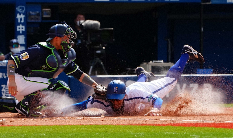 のもとけ on Twitter: "DeNA・京田が神ヘッスラで生還のはずが… 捕手の中村と交錯し負傷交代のアクシデント（スポニチアネックス）- Yahoo!ニュース https://t.co ...
