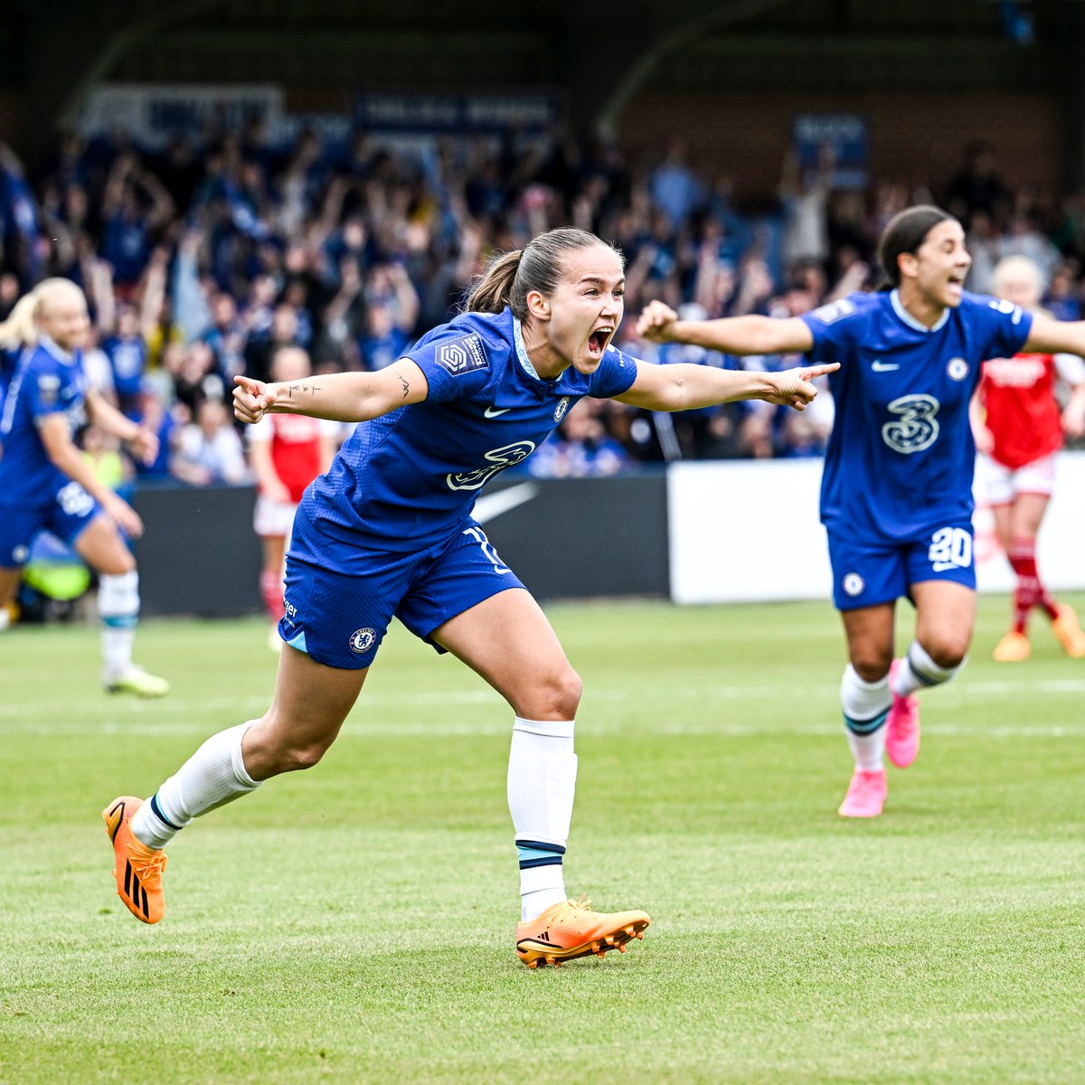 B R Football On Twitter Chelsea Beat Arsenal 2 0 To Move One Step