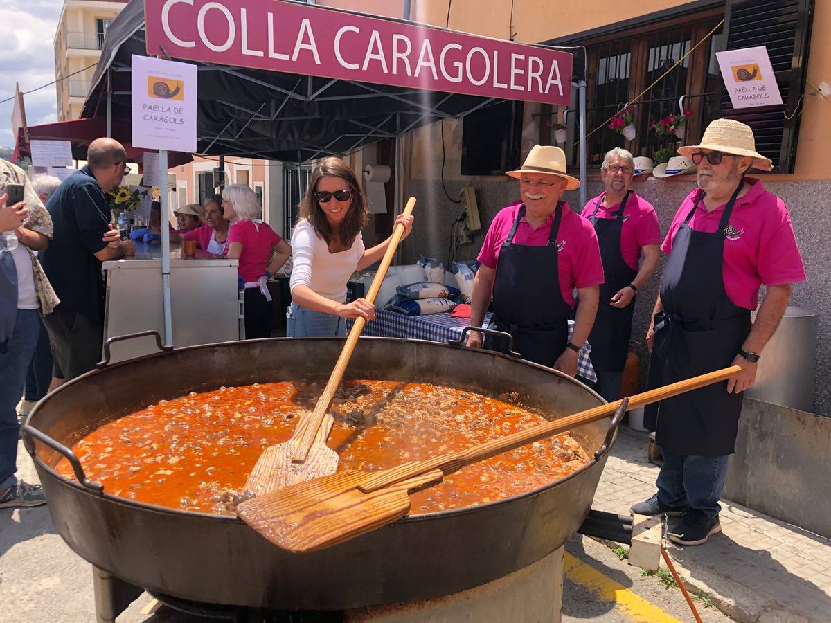 Lucía Muñoz Dalda on Twitter: "Avui hem vingut a la Fira del Caragol per a fer costat a Sant ...
