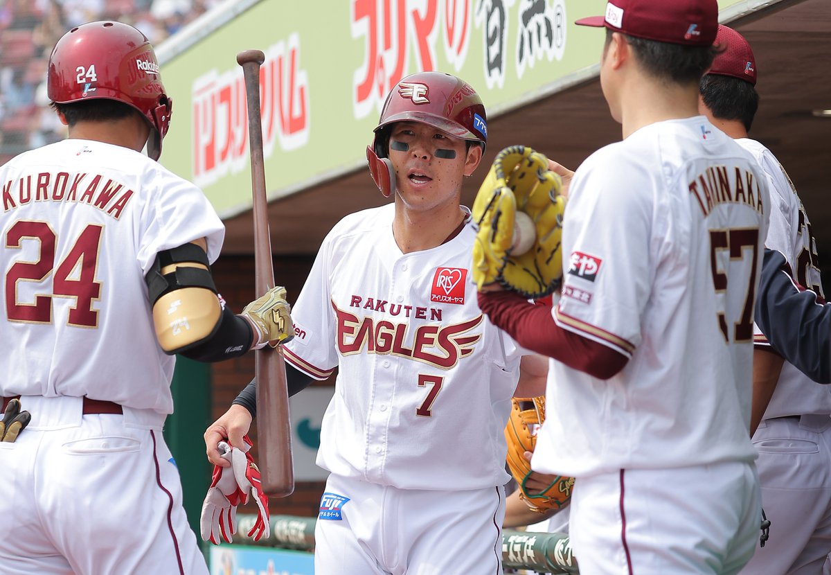 サンスポ×EAGLES on Twitter: "【楽天ｰロッテ】 21日、2回と4回に安打を放った鈴木大地選手。2回には黒川史陽選手の犠飛で生還した鈴木大地選手。3安打1打点得点、猛打賞で気 ...