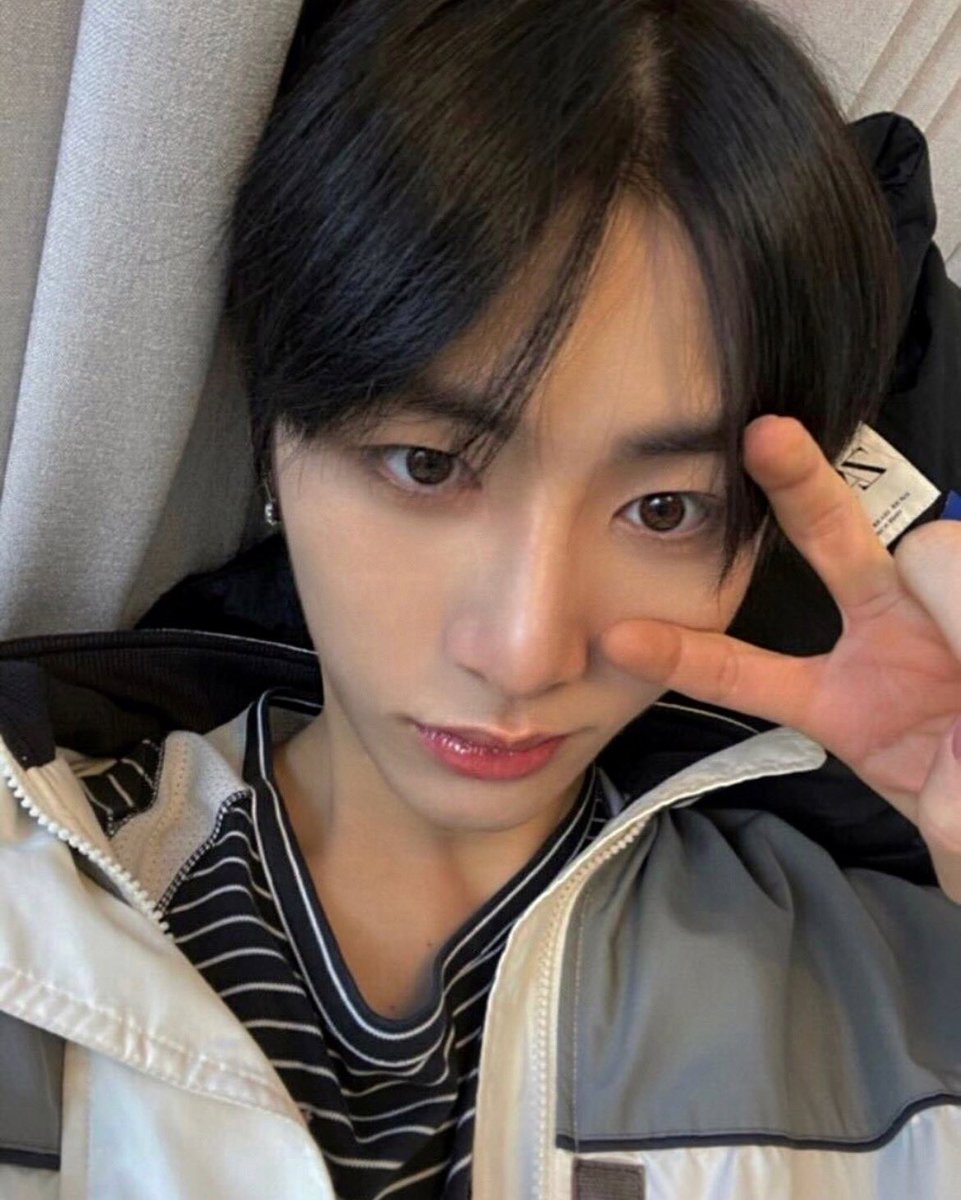 WHO’s mec 🐟 on Twitter: "A K-NEIGHBOUR SAID TAESAN’s REAL NAME IS HAN DONGMIN AND LEEHAN’s IS ...