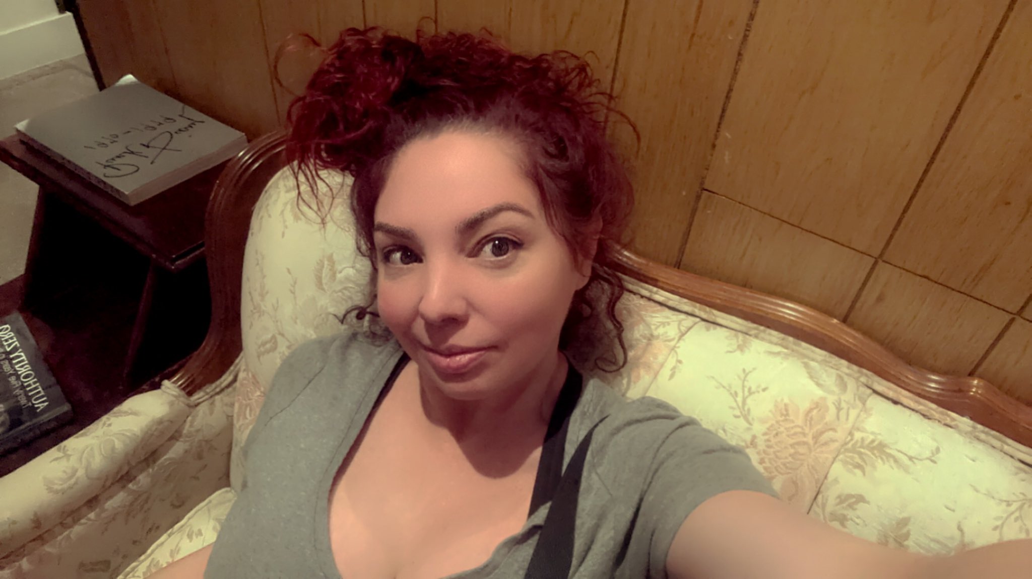 Kiki Daire™️ On Twitter Im Sitting On Kurt Cobains Couch That Is All
