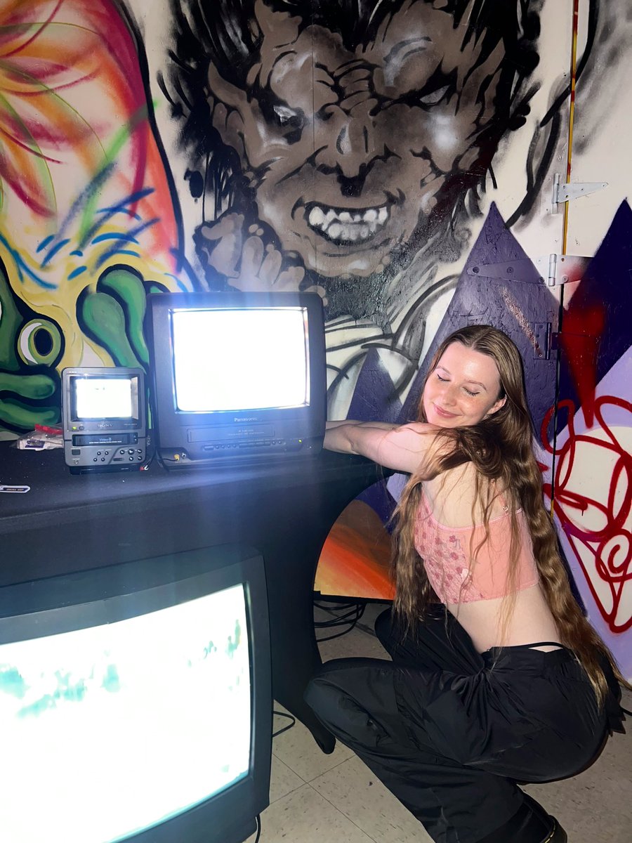 Lily π¦ On Twitter Tv Girl