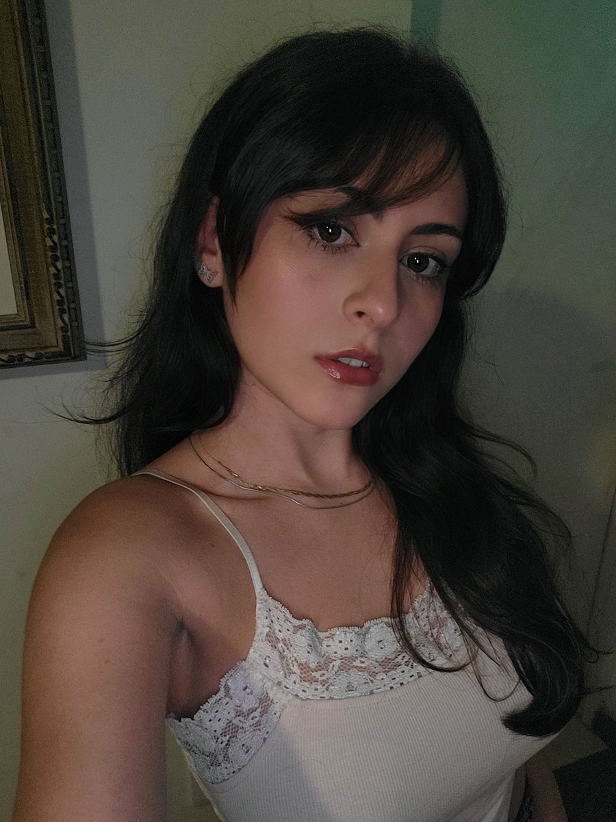 Jojotshy on Twitter: "eu sendo gostosa de rosto 😳"