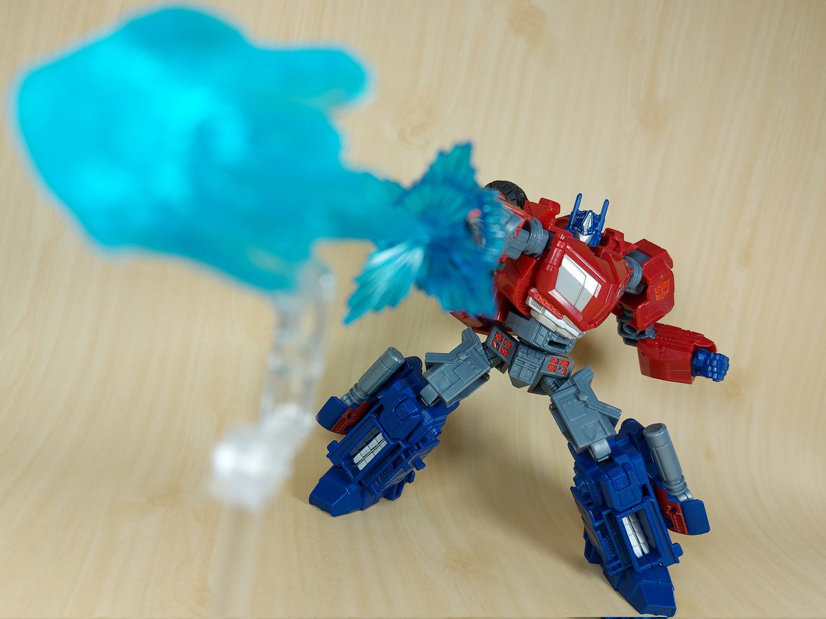 Alpapow on Twitter: "Kaon Prison Break. #トランスフォーマー #Transformers"