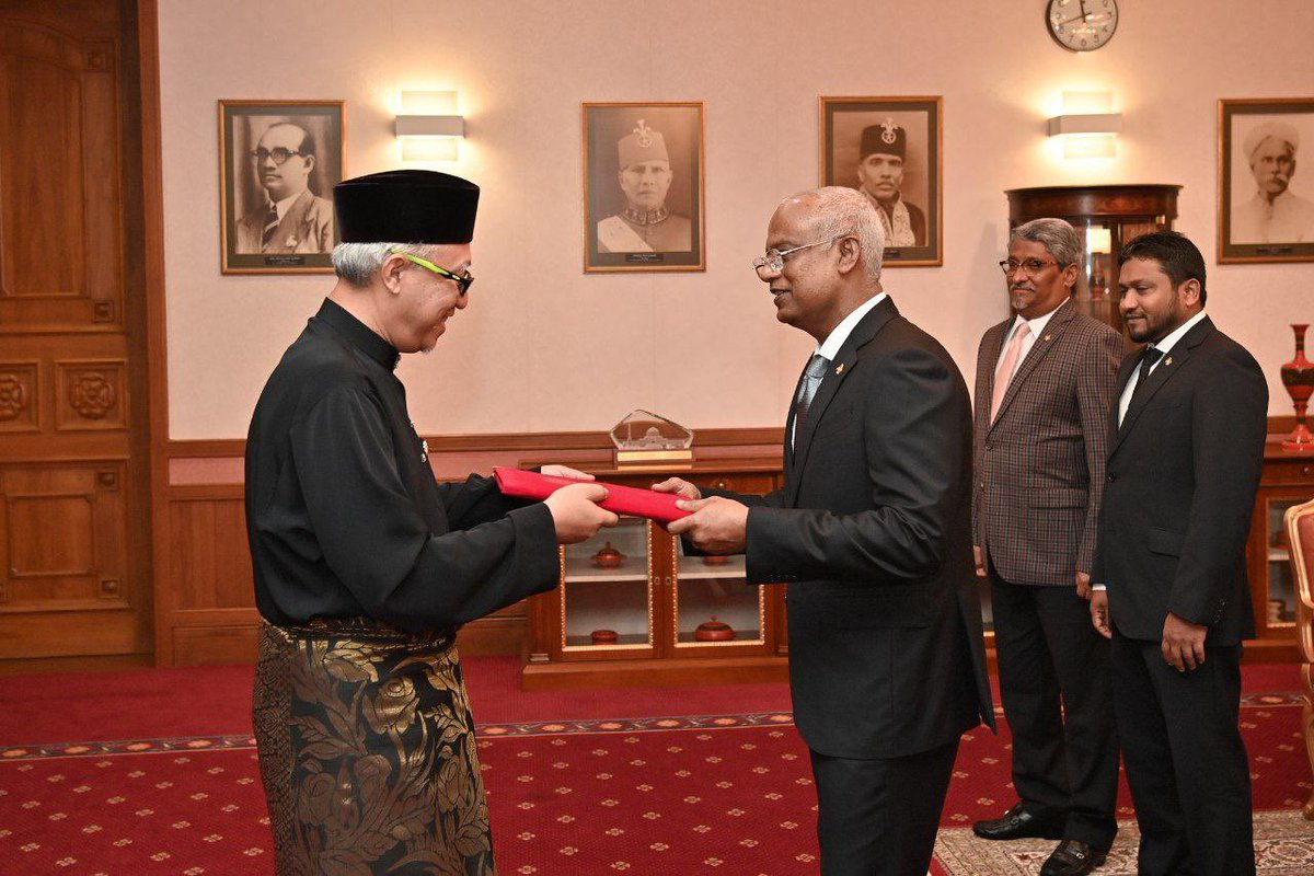 The President's Office on Twitter: "The Malaysian High Commissioner presents credentials to the ...