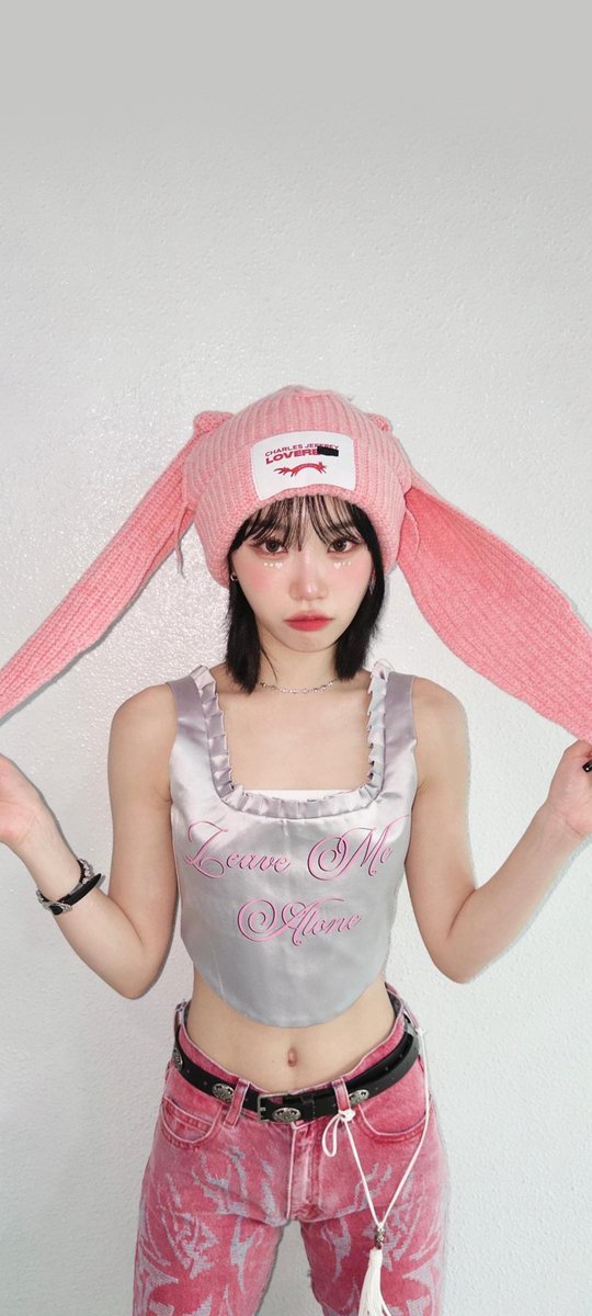 AKA_one on Twitter: "#김채원 #LESSERAFIM #르세라핌 #채원 #チェウォン #CHAEWON #배경 #배경화면 #Wallpaper #LockScreen ...