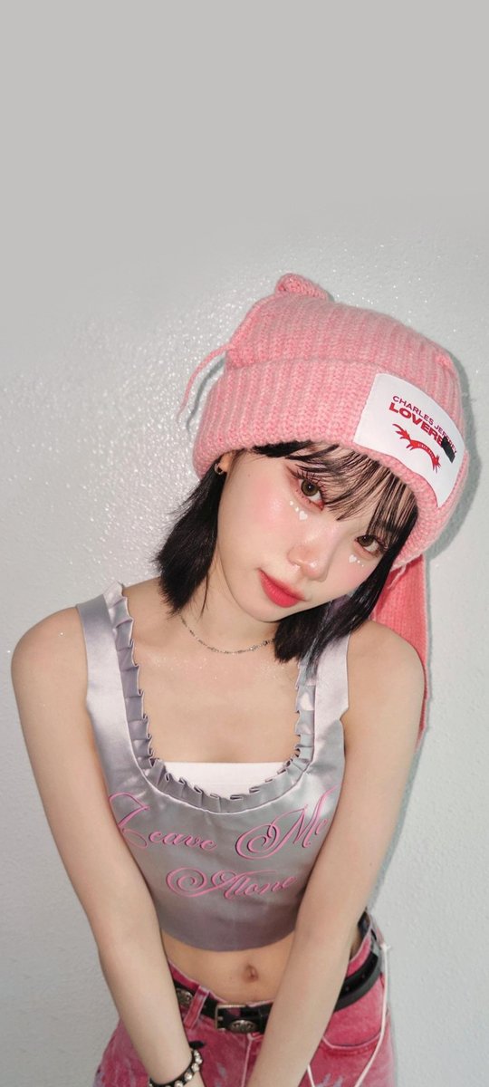 AKA_one on Twitter: "#김채원 #LESSERAFIM #르세라핌 #채원 #チェウォン #CHAEWON #배경 #배경화면 #Wallpaper #LockScreen ...