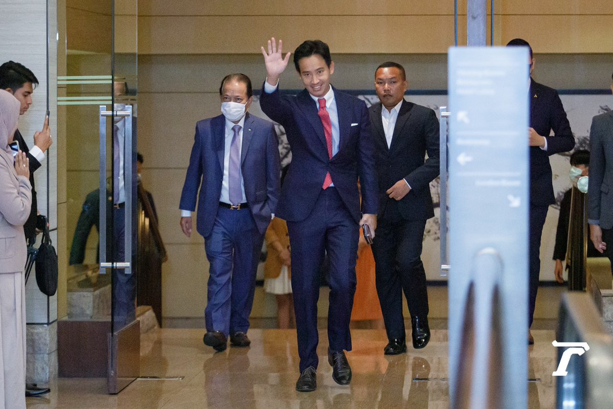 Thairath_News on Twitter: "เมื่อเวลา 15.30 น. นายพิธา ลิ้มเจริญรัตน์ ว่าที่นายกรัฐมนตรี เดินทาง ...