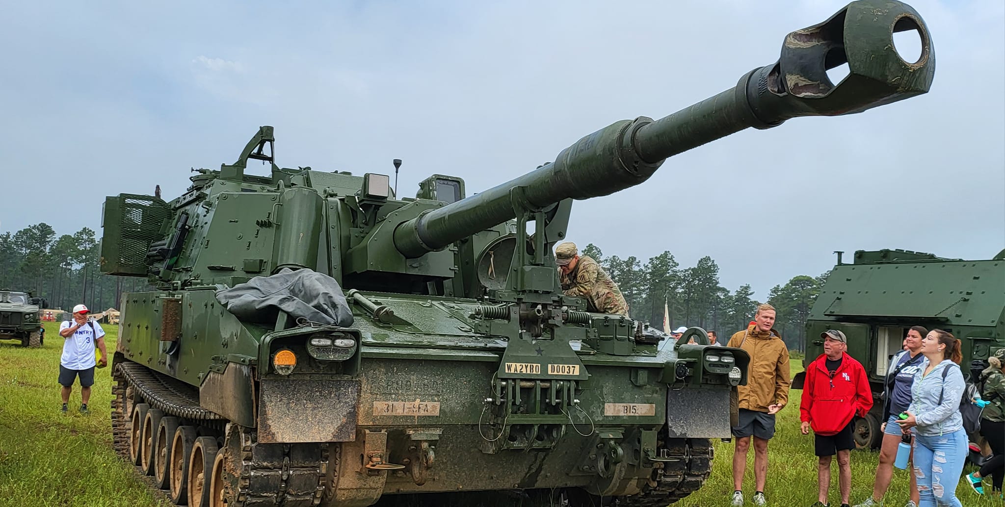 Ronkainen on Twitter: "The M7A4 BFIST forward observation vehicle and the M109A7 PIM self ...