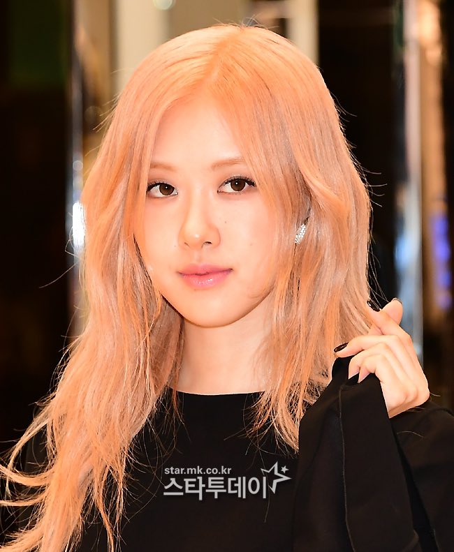 Chaenginlove On Twitter Rt Aboutmusicyt Blackpinks Rosé Is Gorgeous At The Ysl Pop Up Store